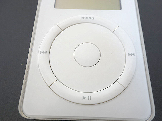 iPod (Touch Wheel) 2002年 | 古いハードに囲まれて since2011
